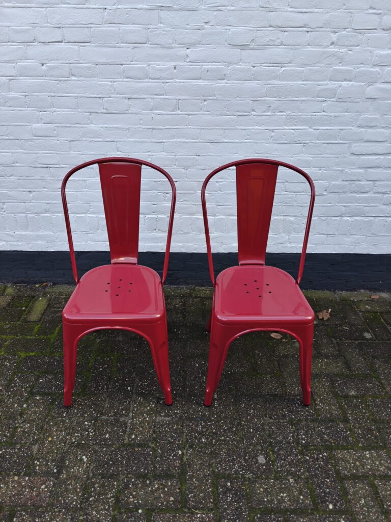 Gekleurde stoelen huren - Cherry donkerrode stoelen huren